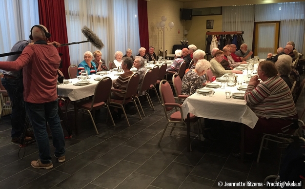 Pekels Goud filmt bij Eetpunt de Samenleving en Mulder Pot