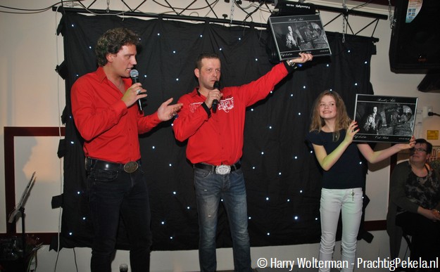 Gigantisch feest bij CD presentatie Ronald en Aisha in d'Oal Stee